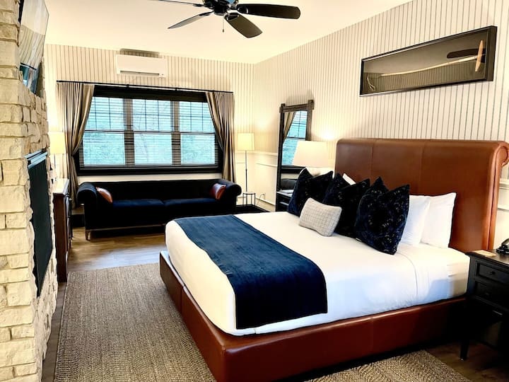The Belfry Deluxe: Luxury That Feels Like Home 4 - Lake Geneva