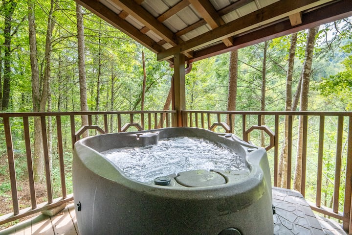 Pet-friendly 1bd Cabin W/ Hot Tub! Fire Pit + Bbq! - Townsend, TN