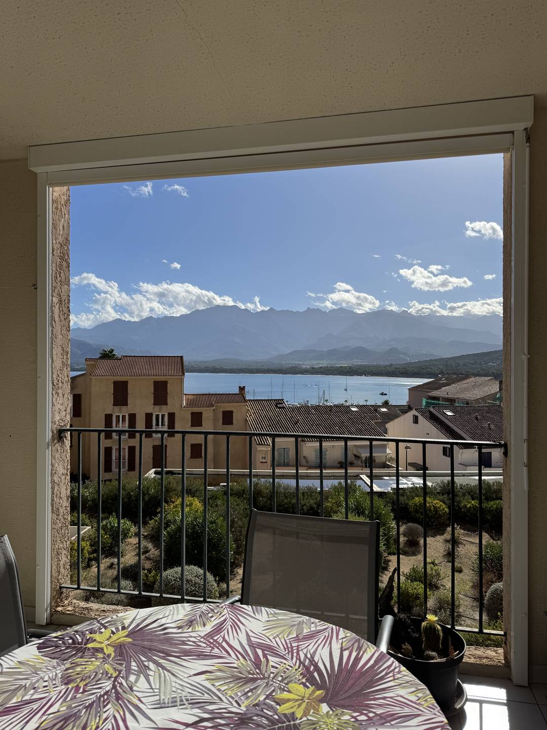 Studio Bis Avec Très Belle Vue Sur La Mer - Appartements à louer à ...