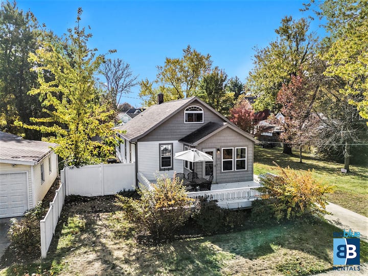 Mystic Cottage: Close To Kids Corner & Blue Stairs - South Haven, MI