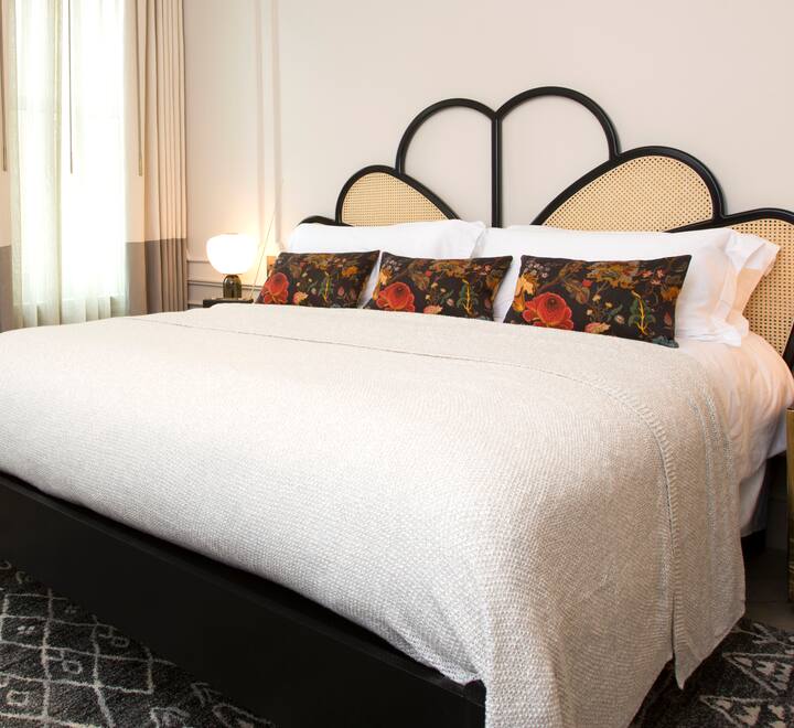 Spacious Room In Swanky Hotel Downtown - Los Angeles, CA