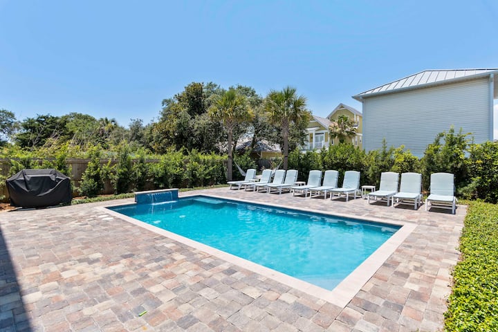 Spacious Beach Home W/ Pool & Game Room - Destin, FL