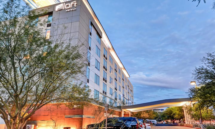 Pet-friendly Hotel With Pool And Airport Shuttle - Tempe, AZ