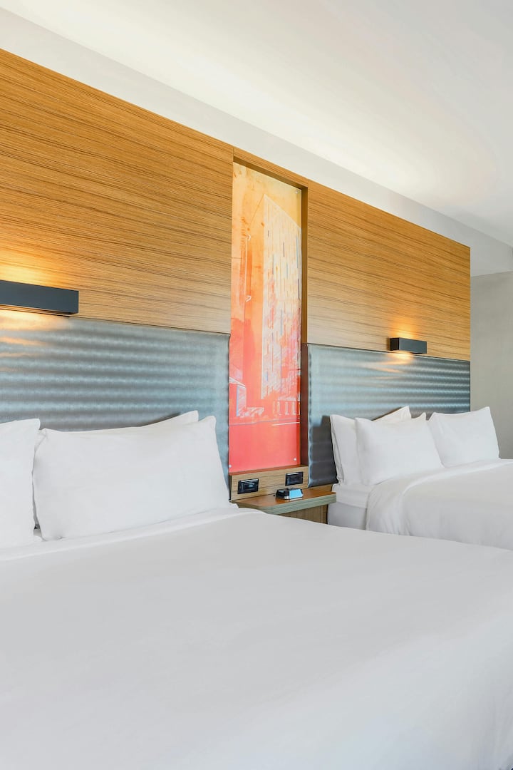 Pet-friendly Hotel With Pool And Airport Shuttle - Tempe, AZ