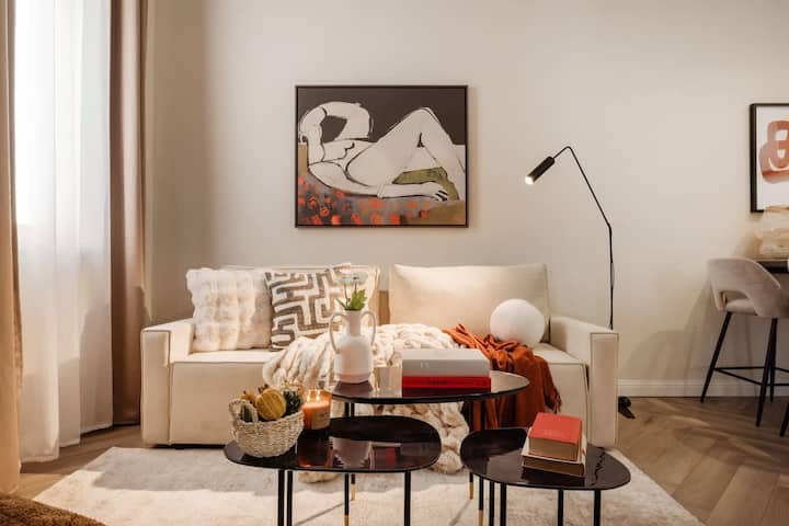 Luxe Art Deco Apartment Near Hungarian Parliament - Budapest