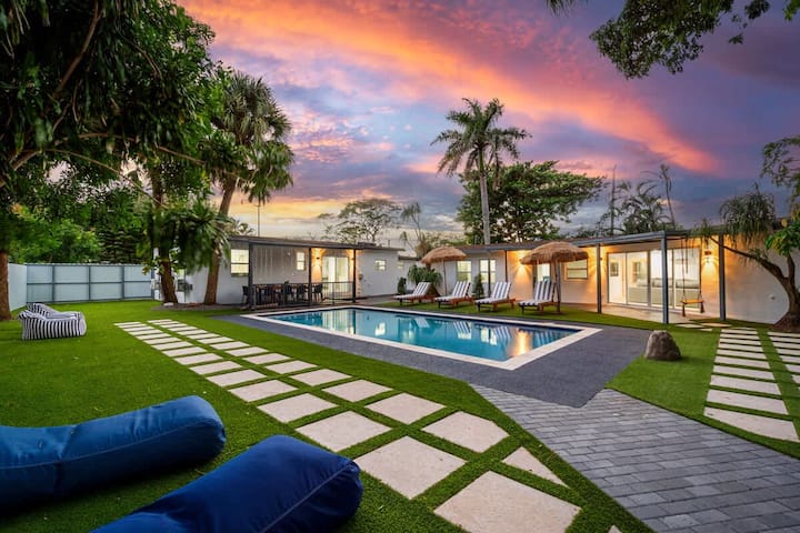 Resort Villa | Modern Pool | Outdoor Dining | Tann - Boca Raton, FL