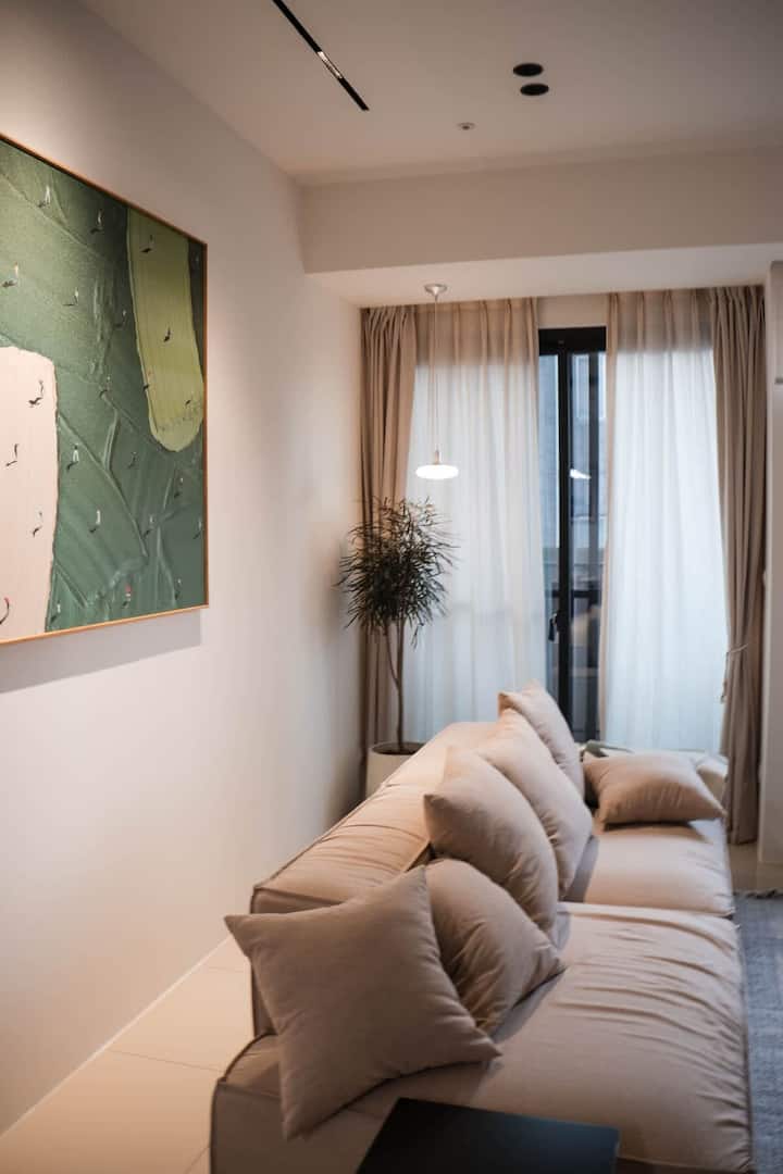 Skyline Sanctuary (天際靜居) 三房二衛- A8捷運站旁- 療癒& 靈感交會空間 - Taipei