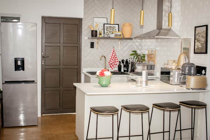 Modern 2bed Villa • Work-friendly • Central Hilton - Hilton