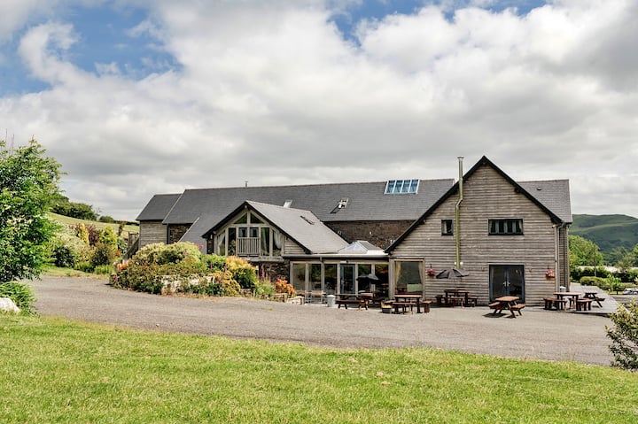Finest Retreats | The Welsh Barn - Aberystwyth