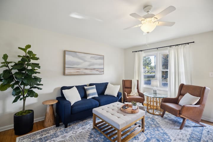 Comfy Coastal Getaway With Modern Comforts - Hampton, VA