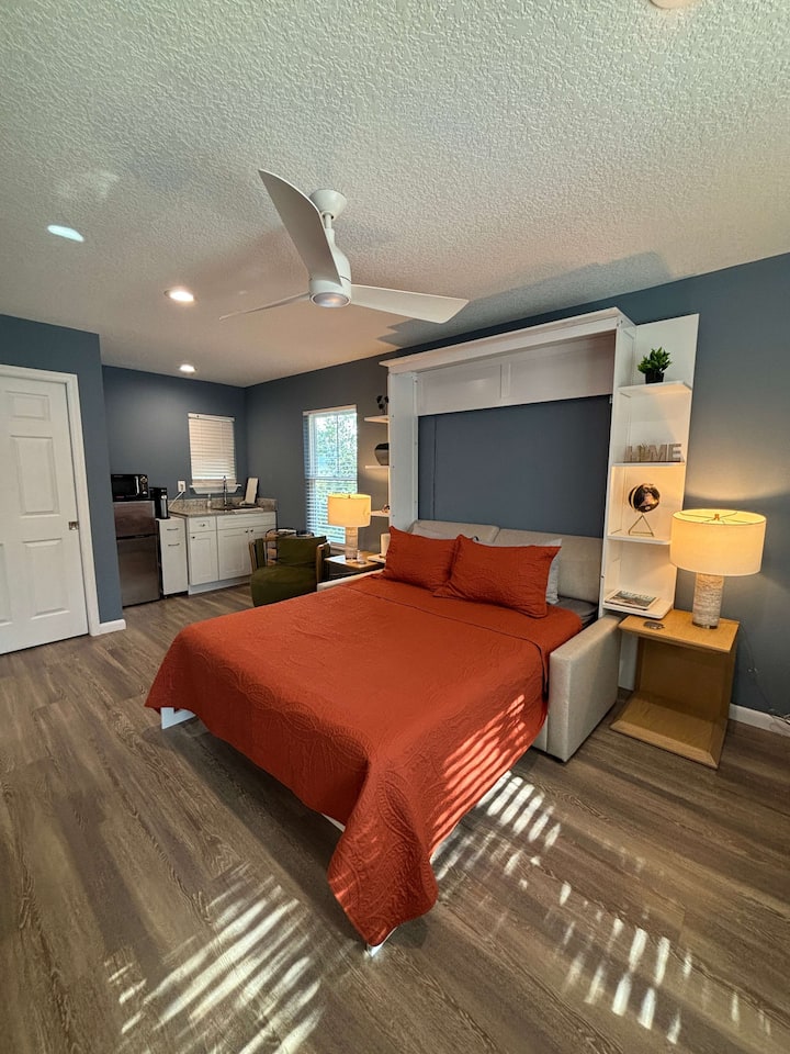 Historic Downtown Studio With Private Garage - St. Augustine, FL