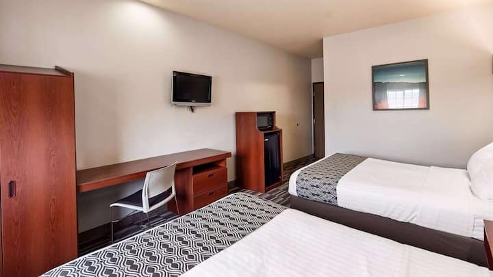 Two Family Ready Stay Close To Wvu | Free Parking - Morgantown, WV