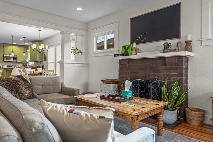 Spacious Home In North Denver Near City Park & Zoo - Denver, CO