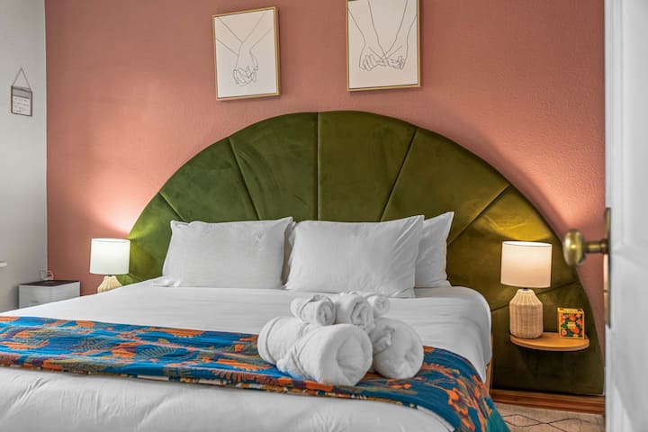 Spacious Home In North Denver Near City Park & Zoo - Denver, CO