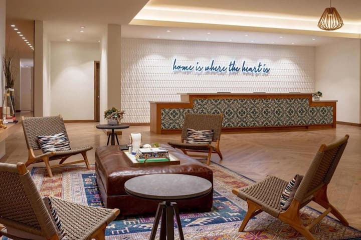 Scenic Stay In Scottsdale | Pool. Restaurant - Scottsdale, AZ