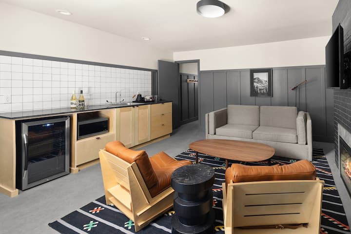 Near The Slopes: Ski With Family And Friends - South Lake Tahoe, CA