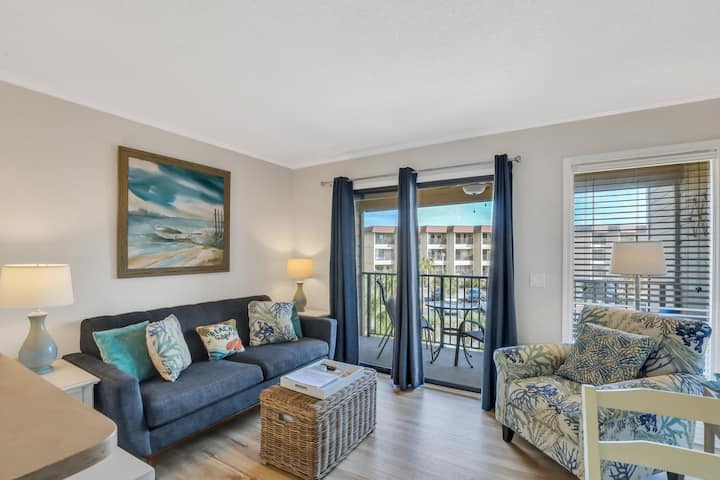 Modern Beachfront Condo With Resort Amenities - Hilton Head Island, SC