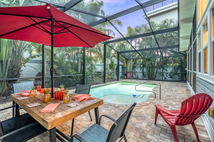 Coconut House | Shared Heated Pool, Walk To Beach! - Siesta Key, FL