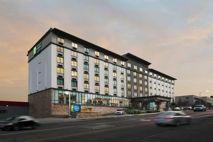 Near Fort Worth Convention Center + Free Breakfast - Fort Worth, TX