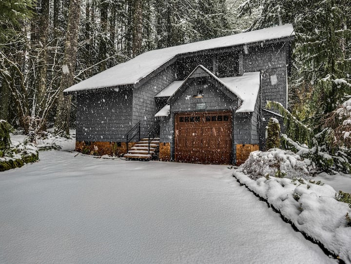Lolowood Chalet - Modern Cozy Nature Retreat, Dog - Government Camp, OR