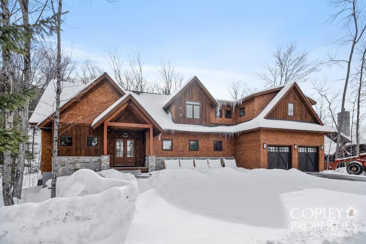 South Peak | Hot Tub | Ski In | 7br Chalet - New Hampshire