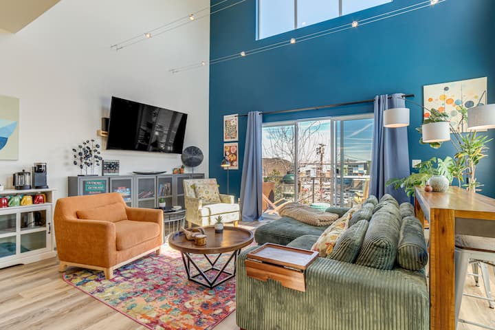 < 2 Mi To Dtwn Reno: Luxe Midtown Gem W/ Patio - Reno, NV