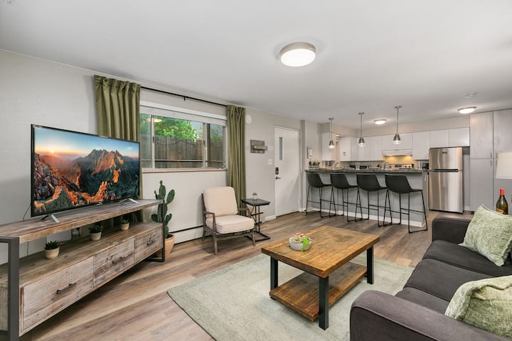 Peterson Flats Urban Group Getaway - Fort Collins, CO