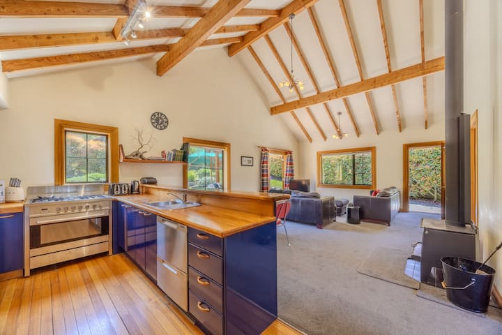 Minaret Cabin | Three Bedroom Home - 와나카