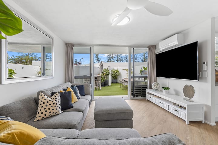 Beachside Superior Courtyard Apartment - Alexandra Headland