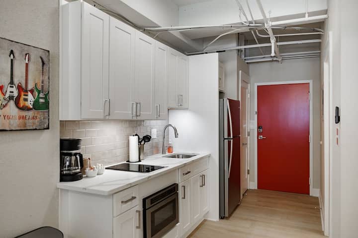 Chic City Center Studio - Downtown Athens - Athens, GA