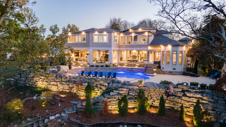 Above Nashville Sunset Bay | Lakefront | Pool&spa - Gallatin, TN