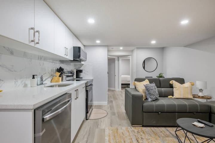 Perfect 2br Airdrie Suite - Near Calgary, Wifi - Airdrie