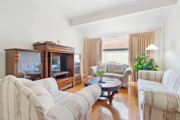 The Grand Family Mansion: 5br With Pool Table, Bbq - Perth