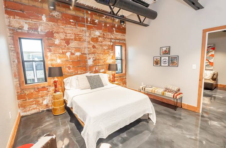 The Secret Cenote Hotel - Suite C - Jacksonville, TX