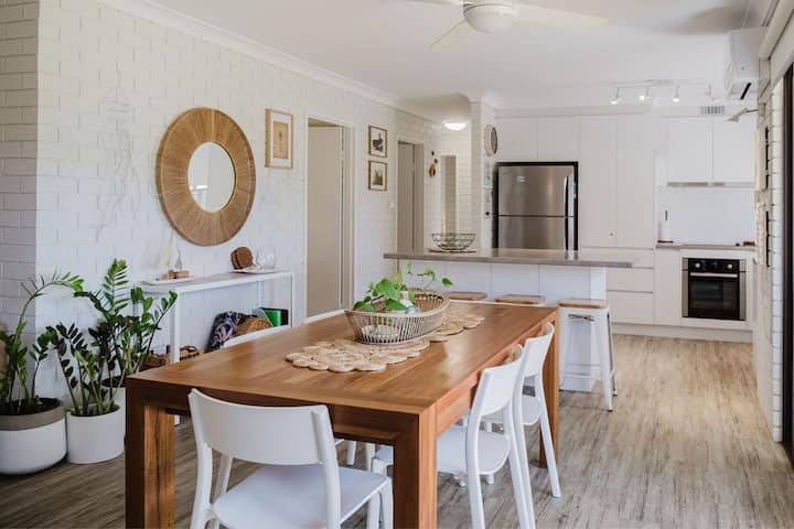 Beachlife - Steps To Mollymook Beach - Lake Conjola