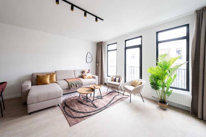 Spacious City Getaway For 8 In Antwerp - Antwerpen