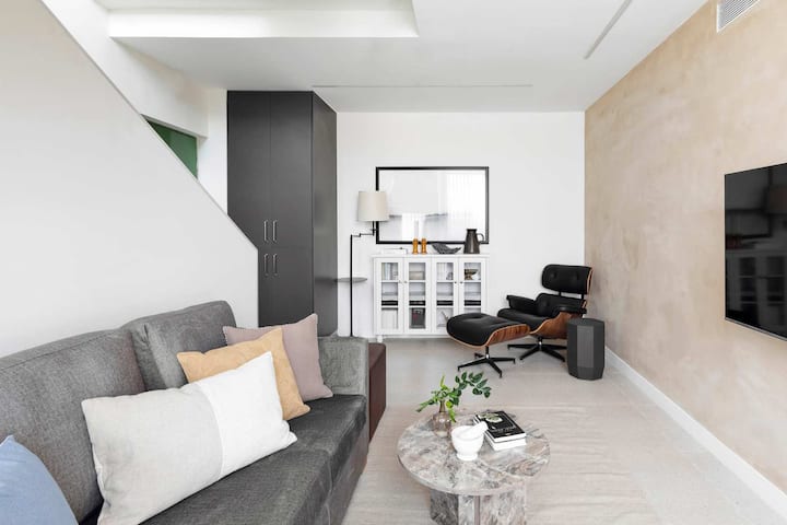 The J - Luxury Two Bedroom Duplex By Localz - Jerusalem