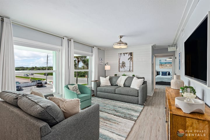 Dog Friendly With Beach Access! Modern Ultra-chic! - New Smyrna Beach, FL