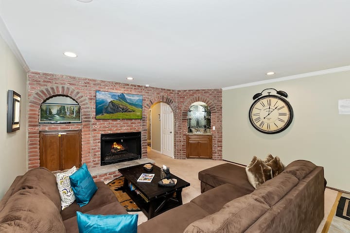 Prime Location! Walk To Snow Summit! 2bdrm Condo! - Big Bear Lake, CA