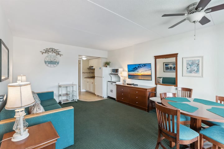 Relax At The Nassau Inn: Beachfront Condo - Cape May, NJ
