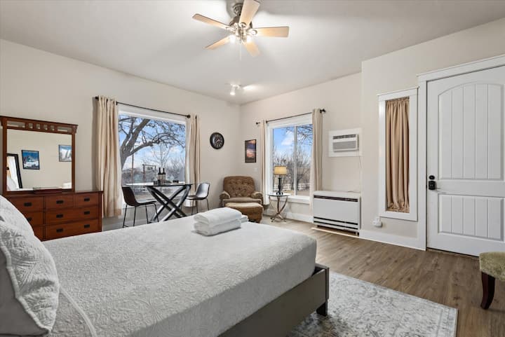 Scenic Views Casita 1, Cozy Studio For 2 - Baker City, OR