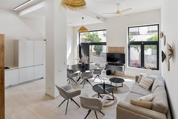 Perfect Getaway Steps From The Beach And Old Town - Estepona