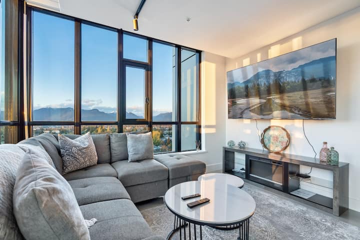 Elegant 2r Condo | City Views & Premium Amenities - Vancouver