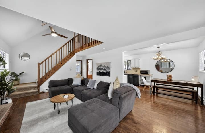 Private Pocono Retreat With Hot Tub And Fire Pit - Arrowhead Lake