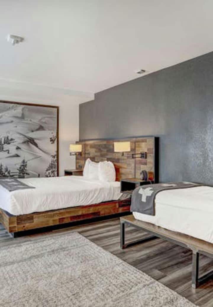 Room With Two Beds In Center Of Town - Breckenridge, CO