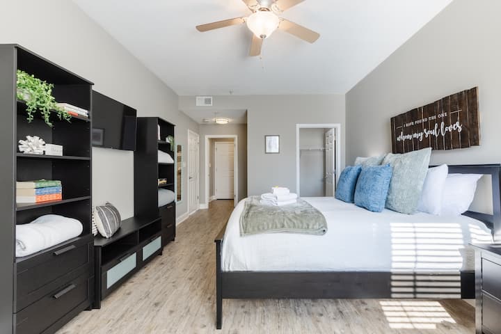 Cozy Hub On Main Gvl - Greenville