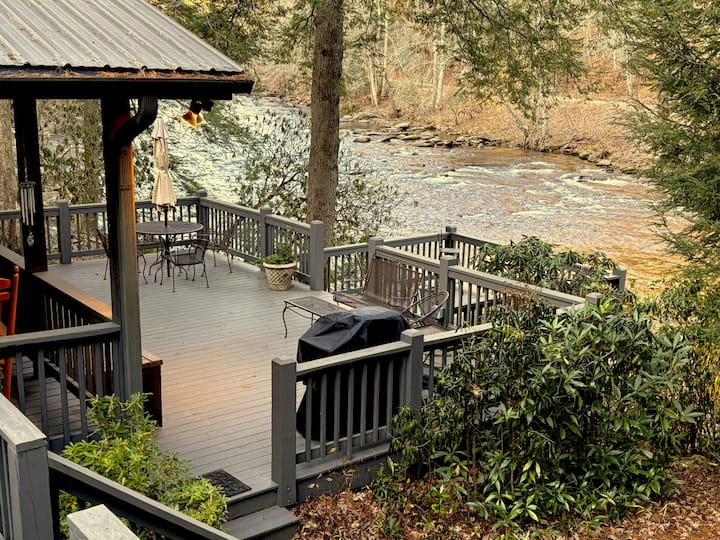 River Zen, A Toccoa River Retreat - Blue Ridge, GA