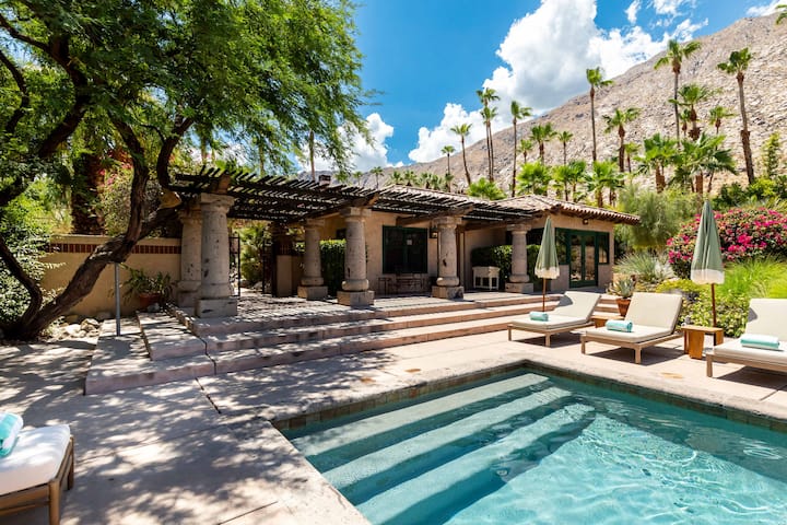 Luxury Oasis In Palm Springs Retreat - Palm Springs, CA