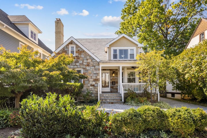 Lyon Retreat, 5-br Luxurious Urban Estate - Arlington, VA