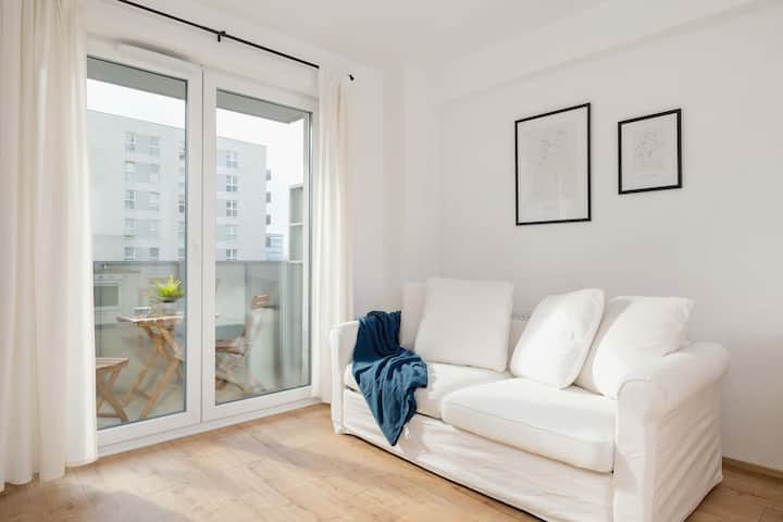 Baildona 18c | Bright Apartment | Balcony, Parking - Katowice